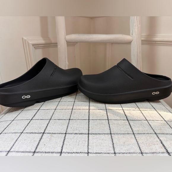OOFOS | Shoes | Oofos Black Slipon Clogs With Cushioned Sole Nwot ...